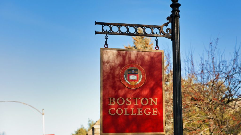 Boston College Campus Tour | 2aDays