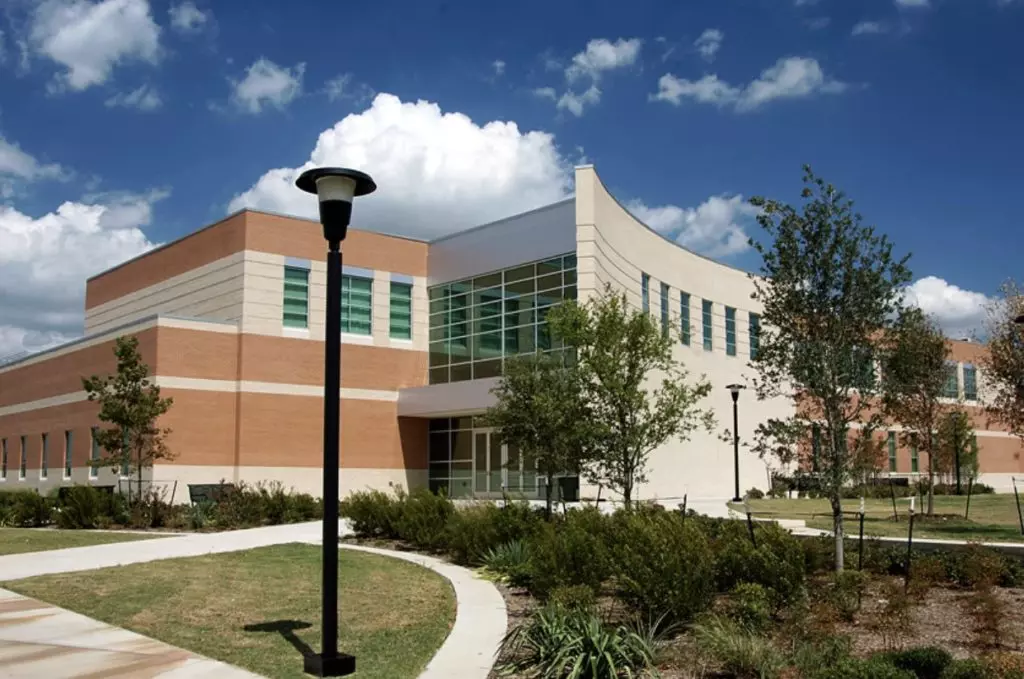 UNT Athletic Facility Campus Tour | Campus Visits | 2aDays News