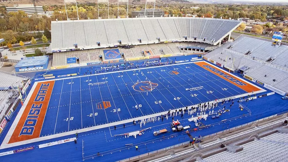 Top 6 Division I Football Stadiums | 2aDays News